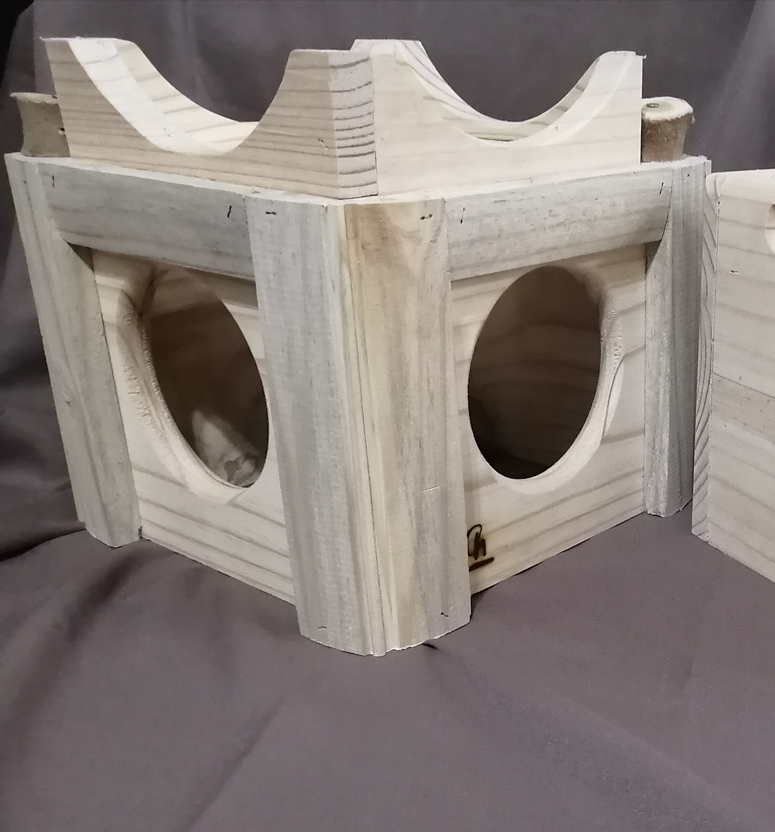 King nesting box – Chinchilla Heaven